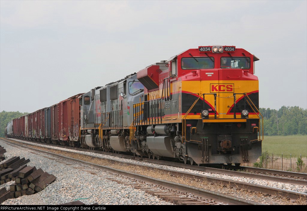 KCS 4034 awaits a NB Manifest at South McElhaney siding